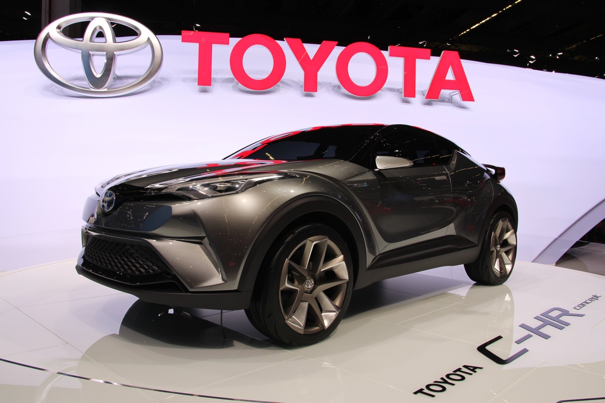 New Toyota CH-R - (unToyota-like) Style and Flamboyance
